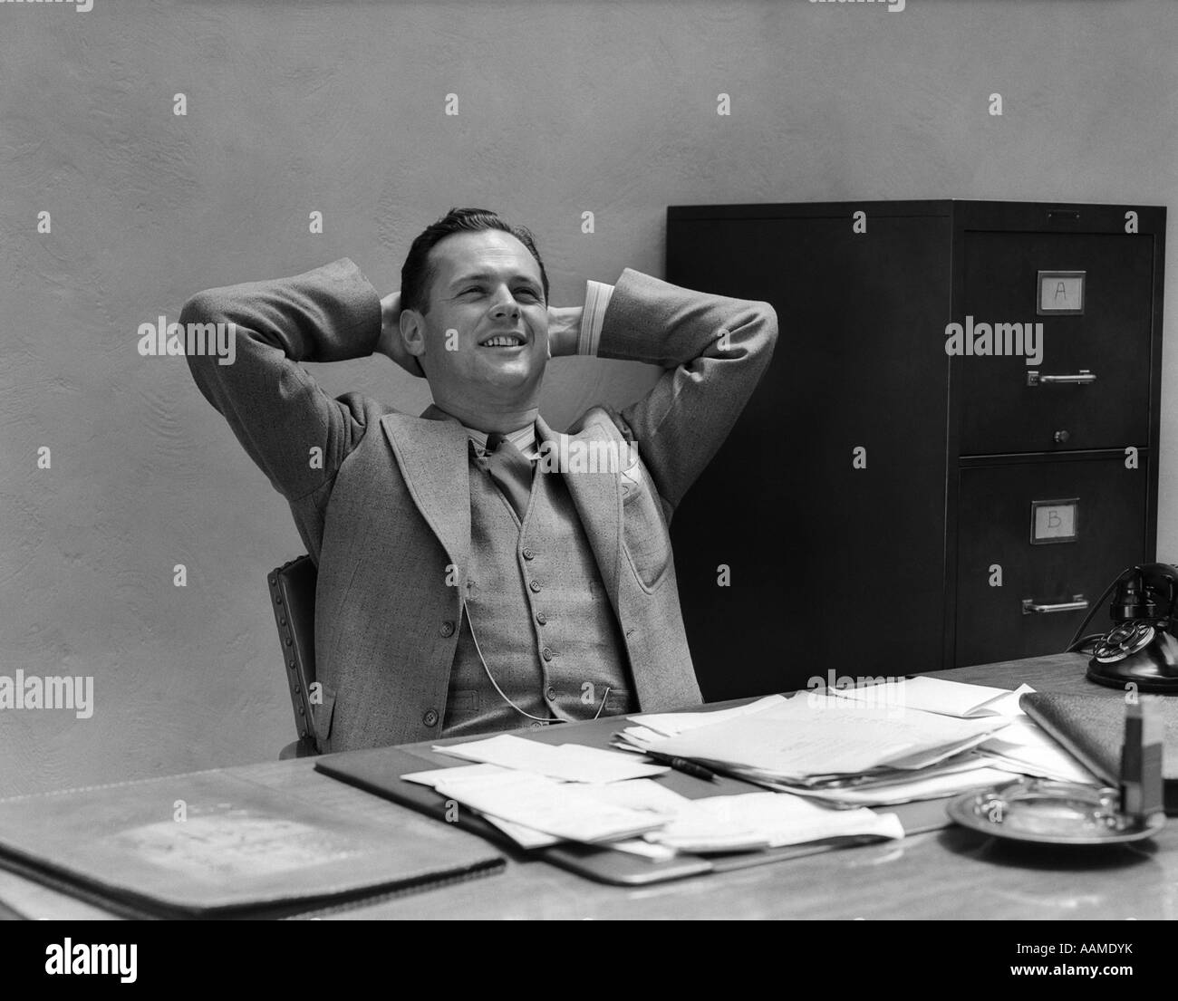 Salesman office 1940s hi-res stock photography and images - Alamy
