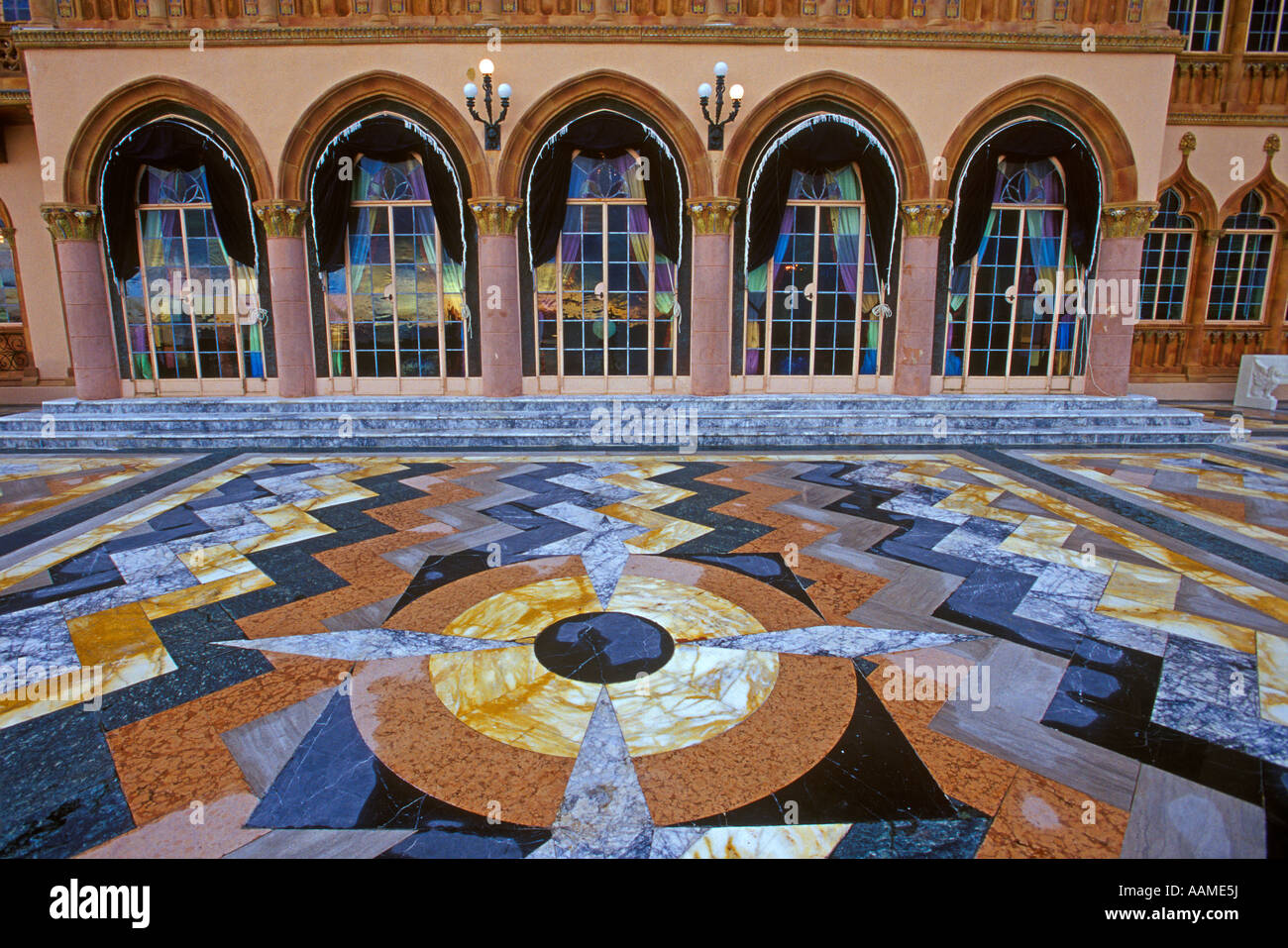 COURTYARD OF JOHN RINGLING ART MUSEUM Stock Photo - Alamy