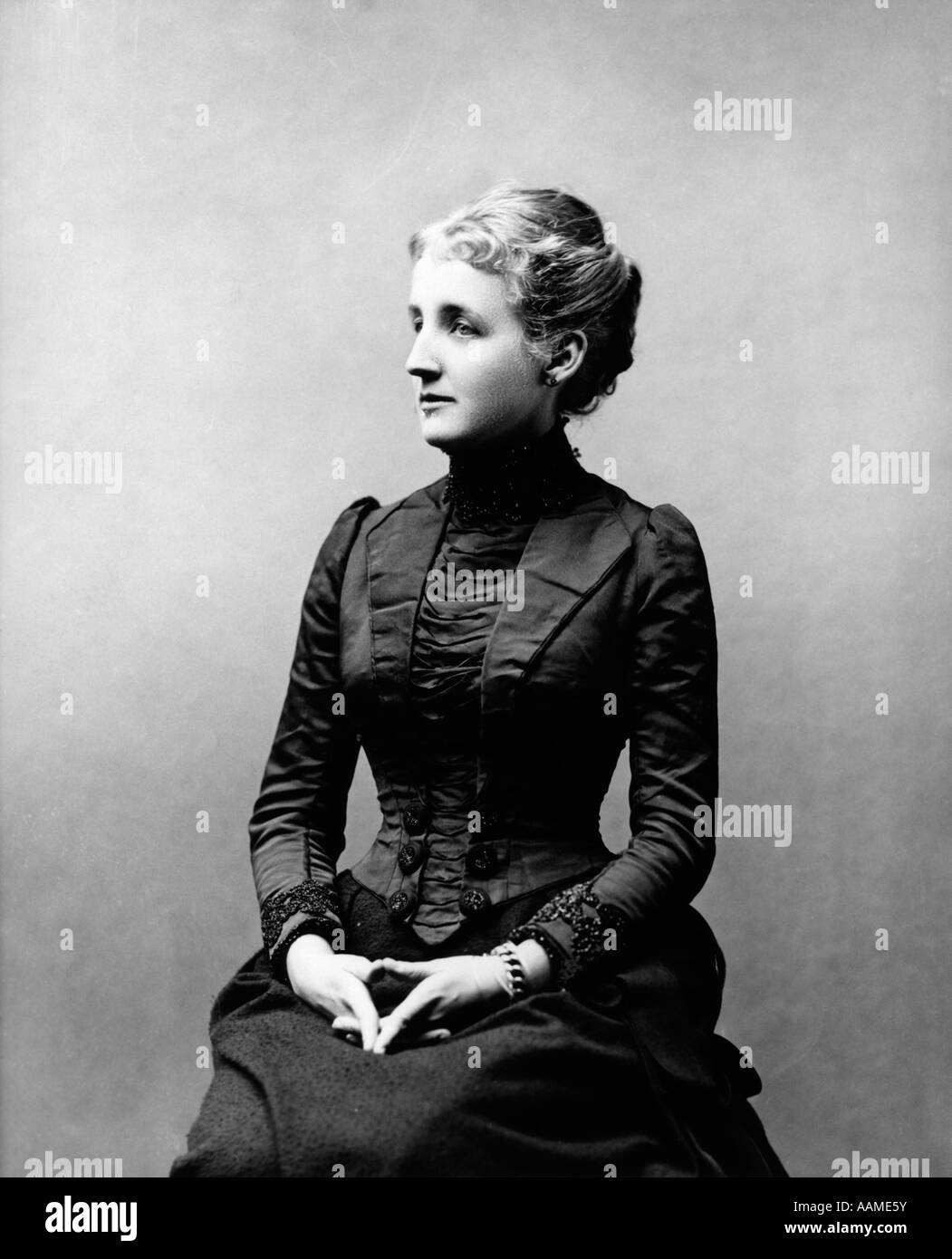 1890s 1900s TURN OF THE CENTURY PORTRAIT OF WOMAN SEATED WEARING ORNATE ...