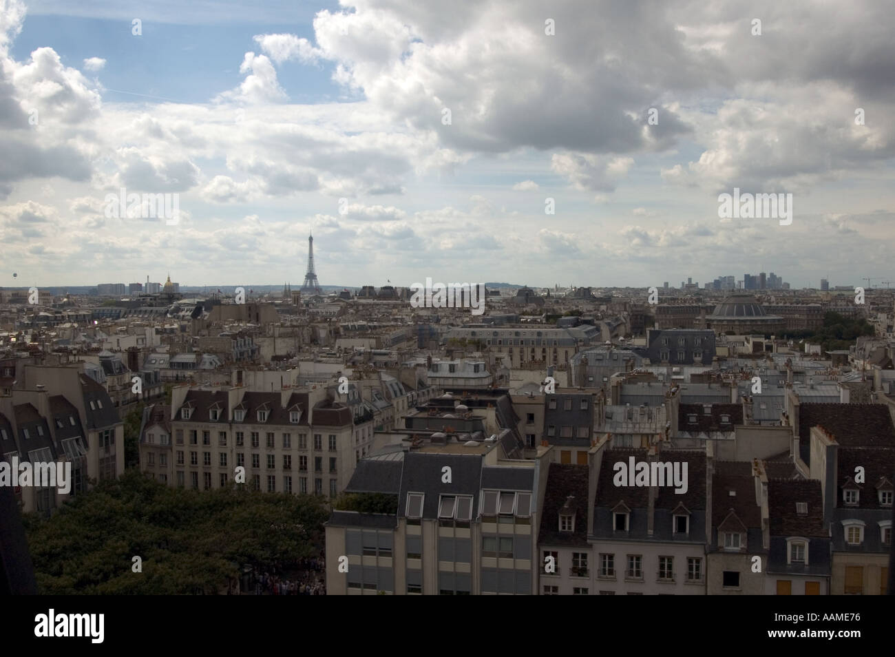 Rooves of paris hi-res stock photography and images - Alamy