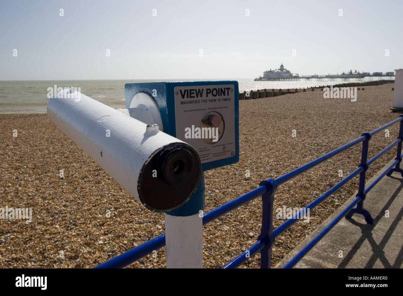 Telescope overlooking the beach and sea from Eastbourne pier Stock ...