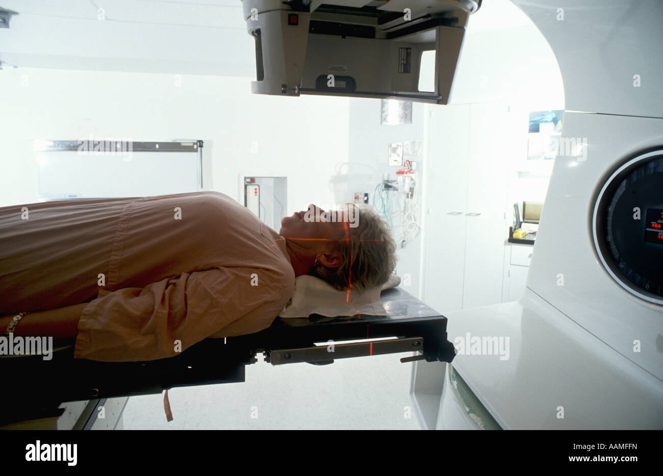 Cancer patient receives radiation therapy at Central Ohio hospital ...