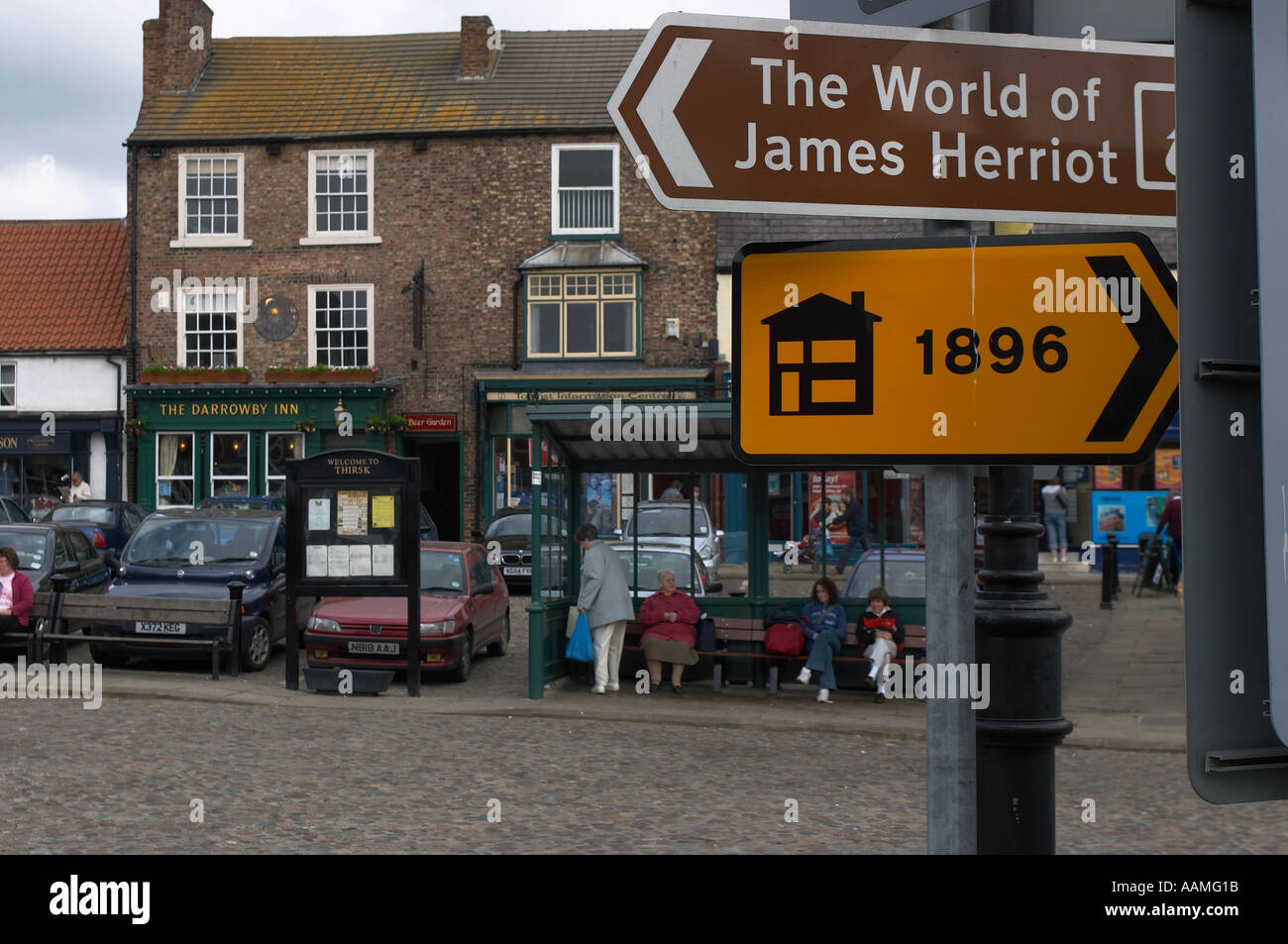 Signpost in Thirsk town centre Stock Photo - Alamy