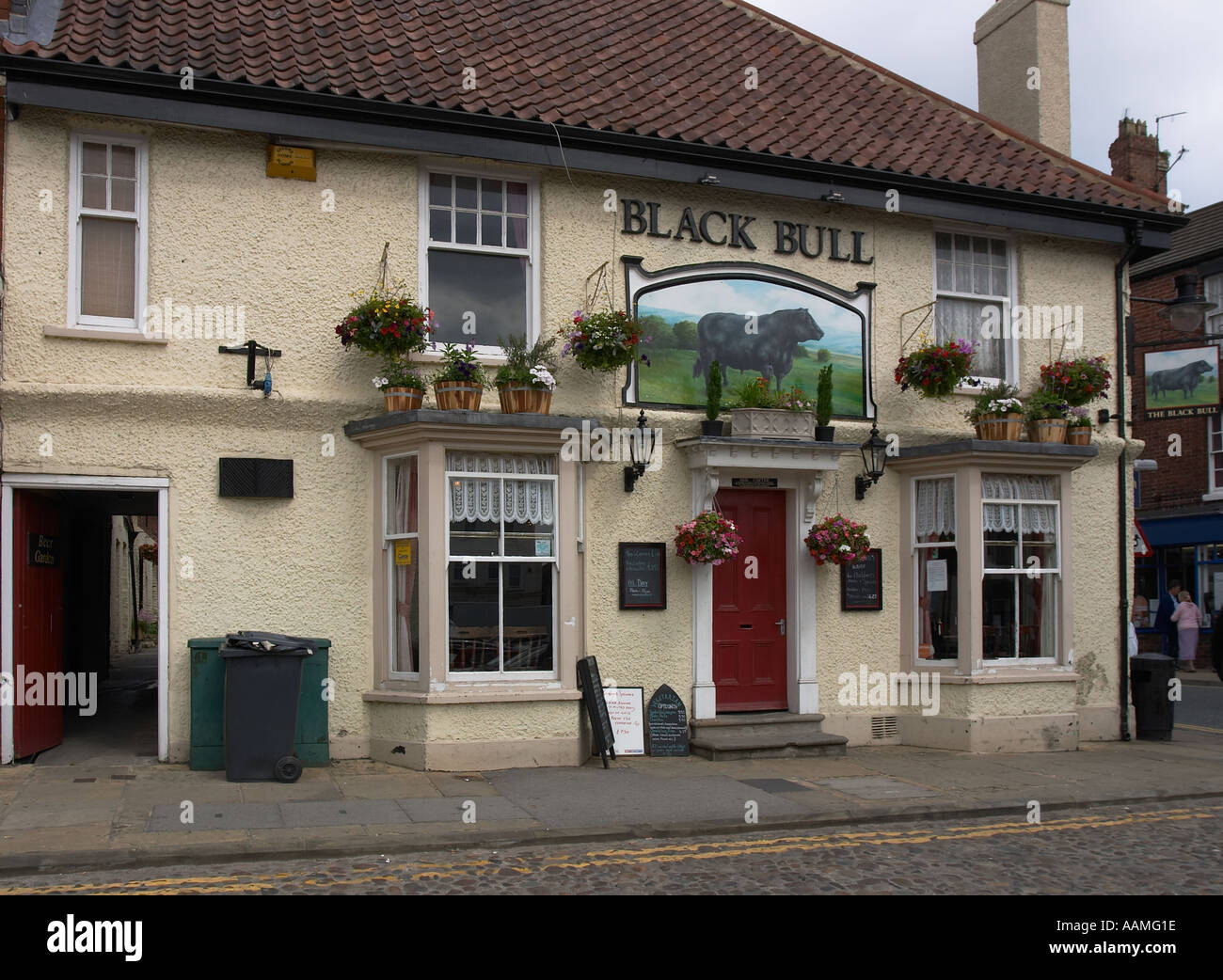 Thirsk town centre hi-res stock photography and images - Alamy