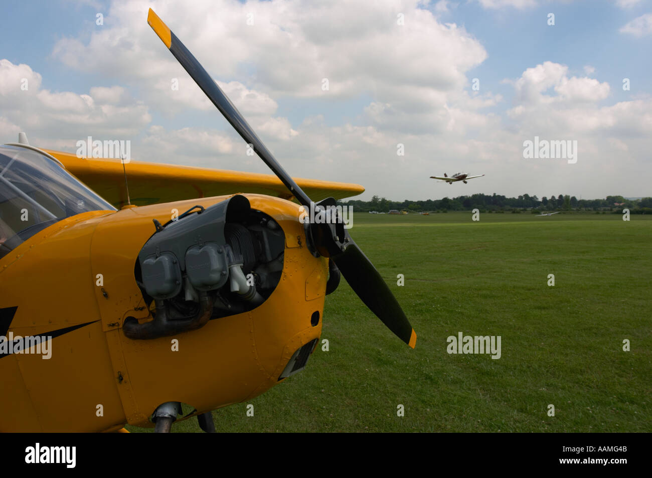 Propeller of a yellow piper cub Stock Photo - Alamy