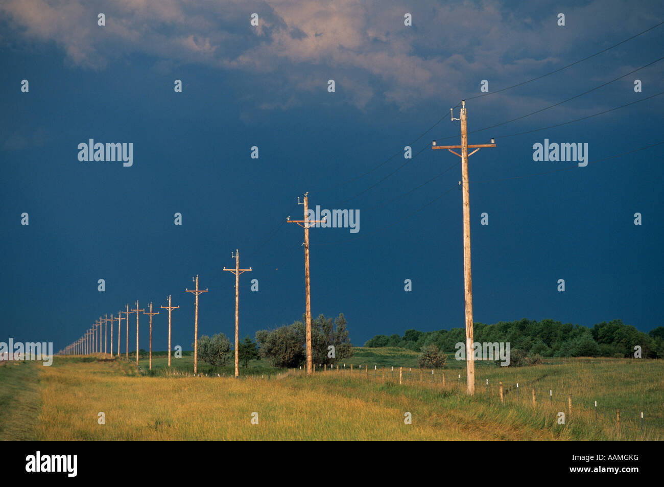 SOUTH DAKOTA ROAD ELECTRICAL LINES Stock Photo - Alamy