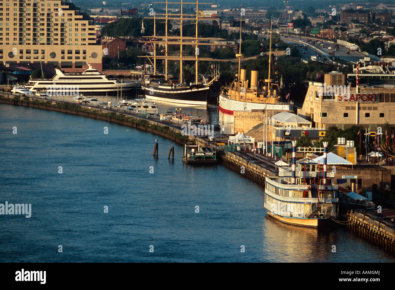PHILADELPHIA WATERFRONT PORT DOCK Stock Photo - Alamy