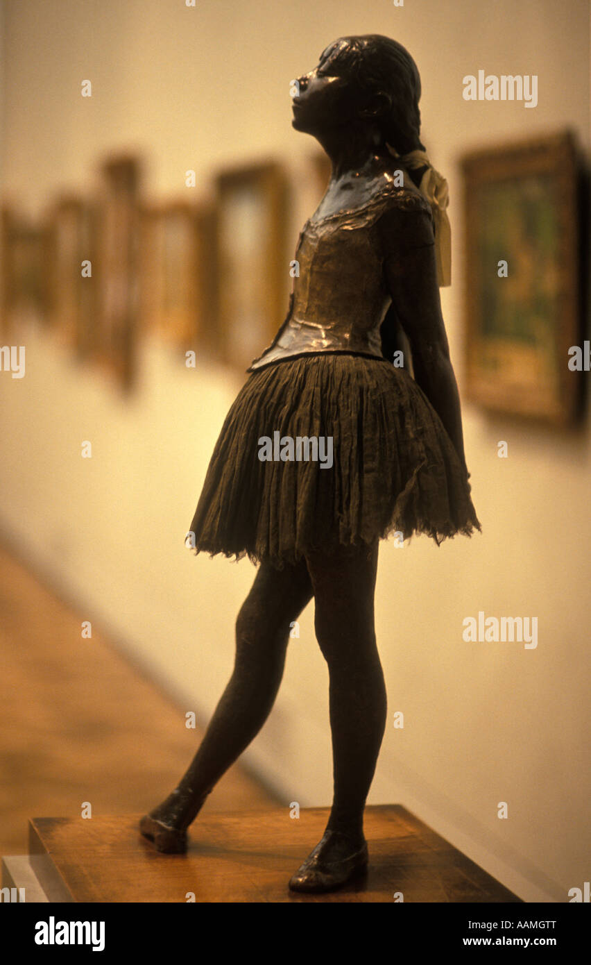ART MUSEUM OF PHILADELPHIA STATUE GIRL Stock Photo - Alamy