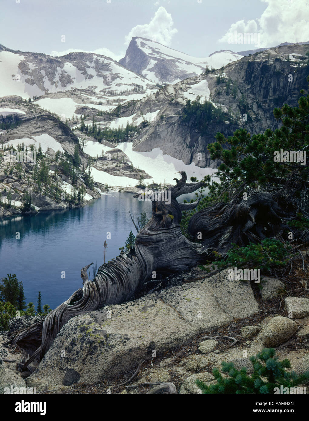 ENCHANTMENT LAKES MOUNT STUART RANGE CENTRAL WASHINGTON SNOW CAPPED ...