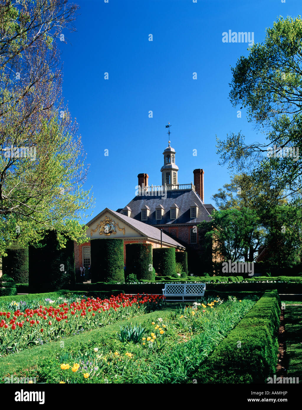 THE GOVERNOR'S PALACE IN COLONIAL WILLIAMSBURG VIRGINIA Stock Photo - Alamy