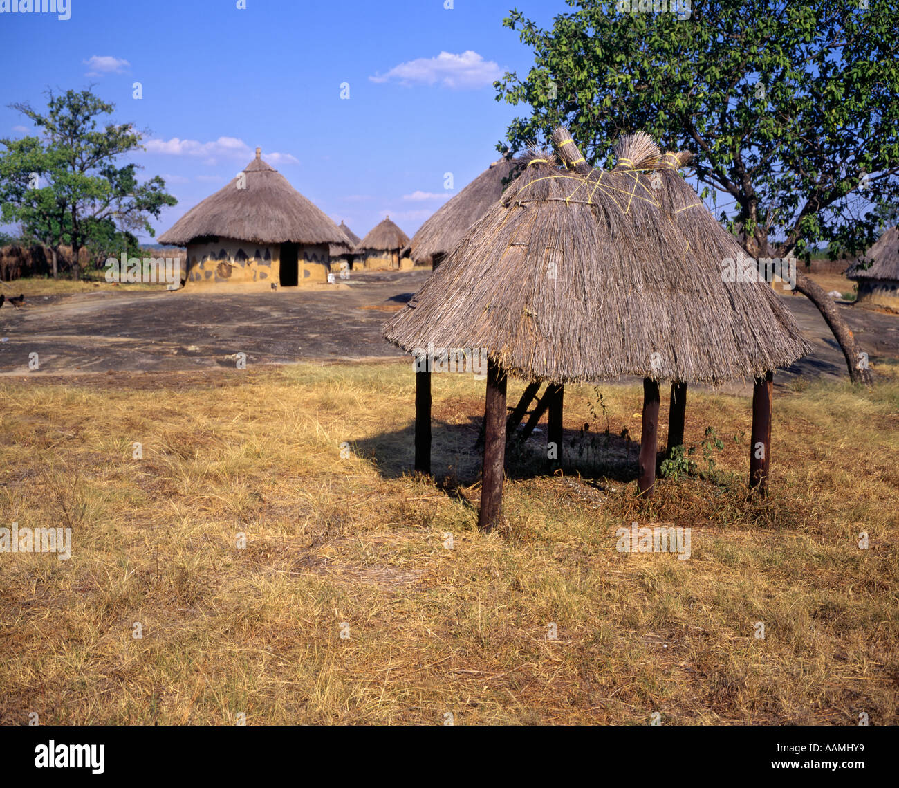 Shona tribe hi-res stock photography and images - Alamy