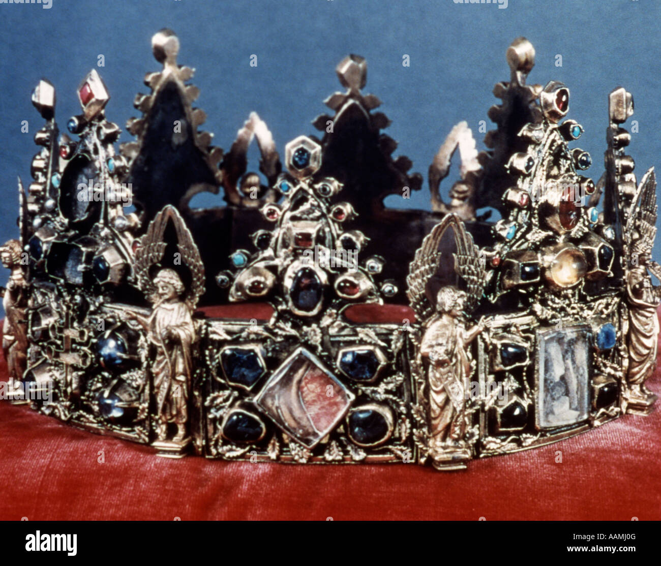 RELIQUARY CROWN OF ST LOUIS IN THE LOUVRE PARIS FRANCE Stock Photo - Alamy