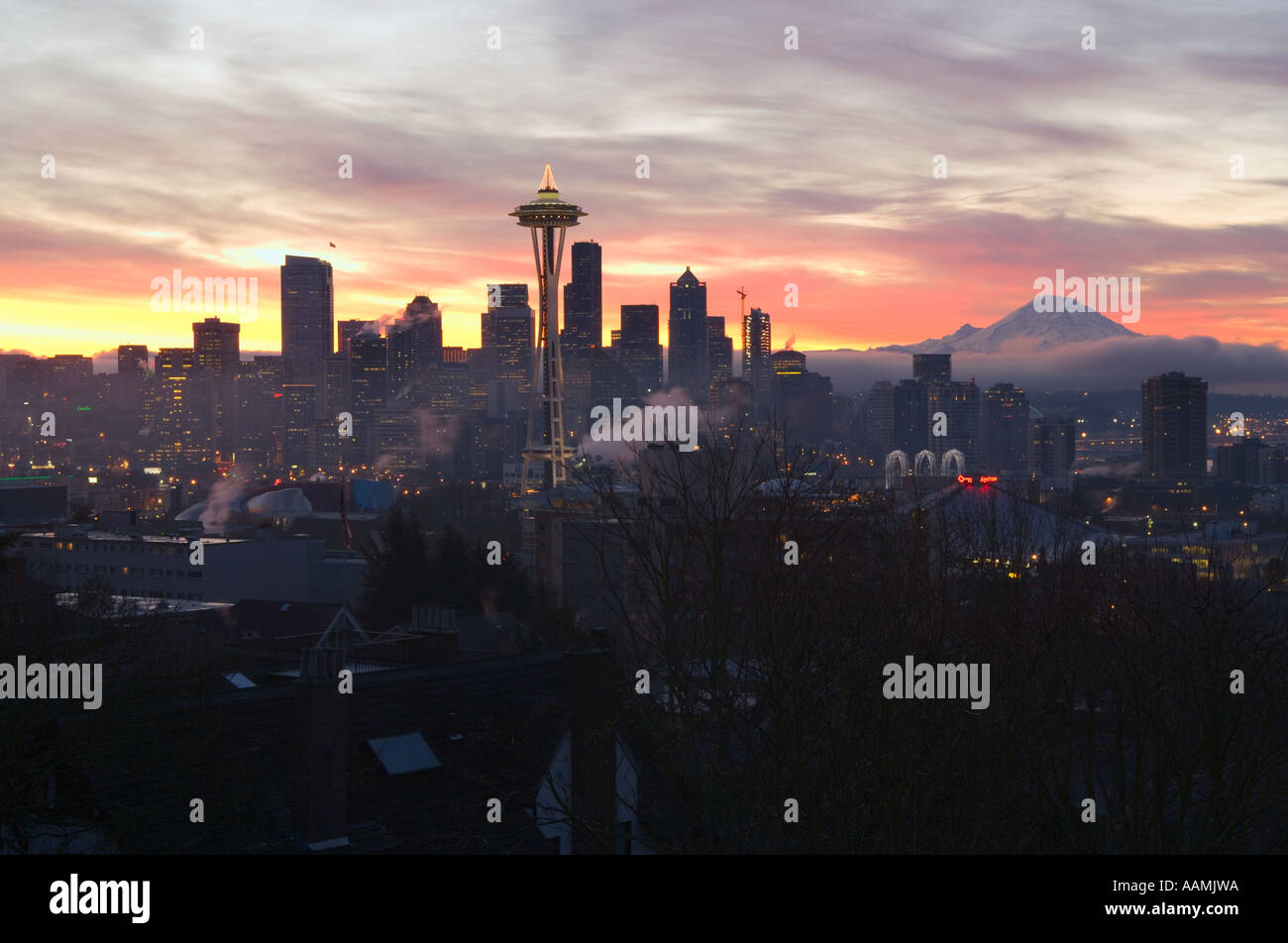 Downtown seattle mt rainier in hi-res stock photography and images - Alamy