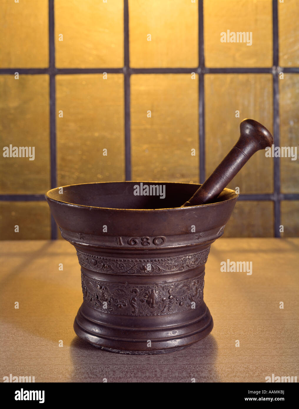 Mortar pestle window hi-res stock photography and images - Alamy