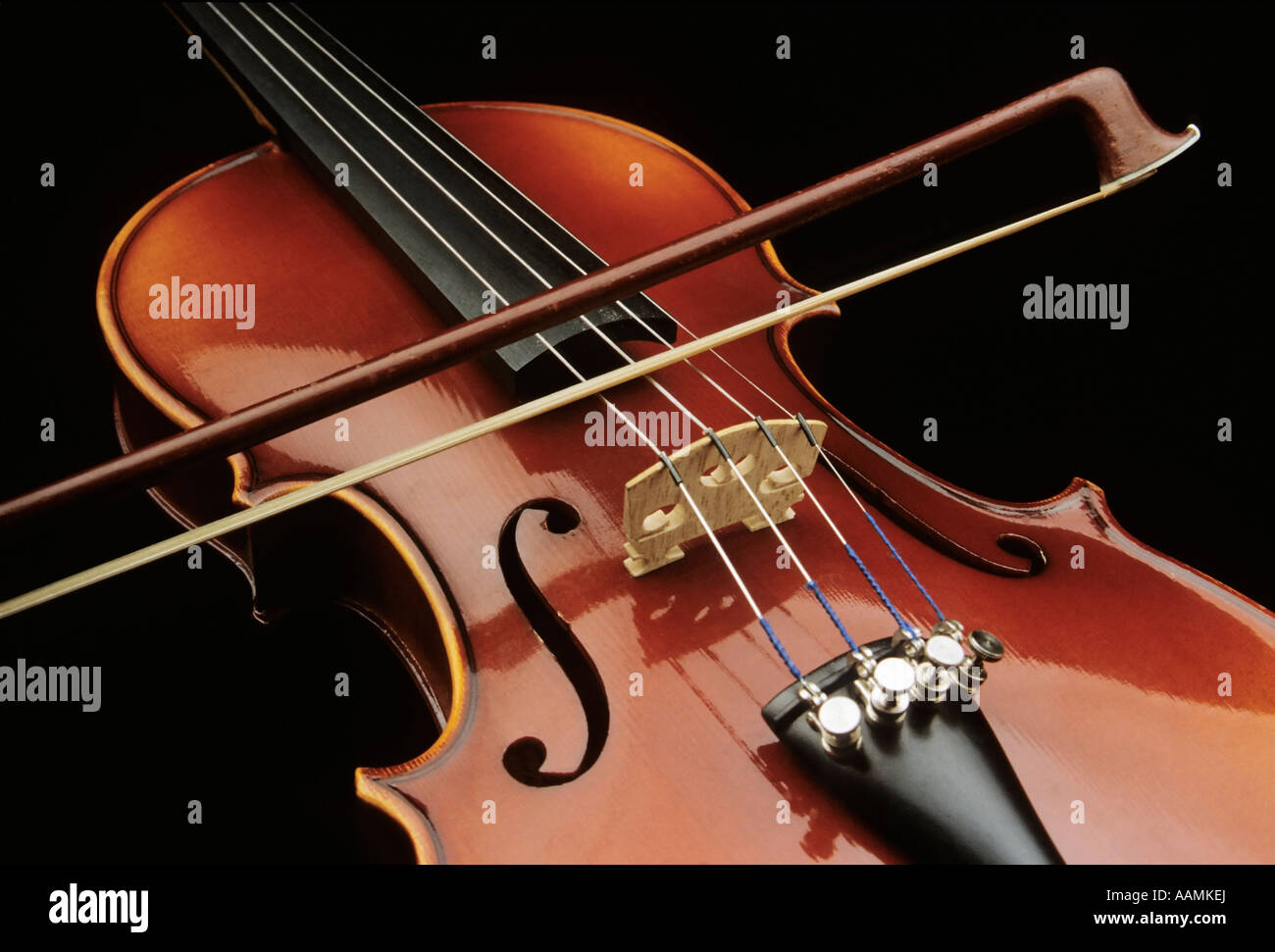 Violin fiddle and bow classical musical instrument Stock Photo - Alamy