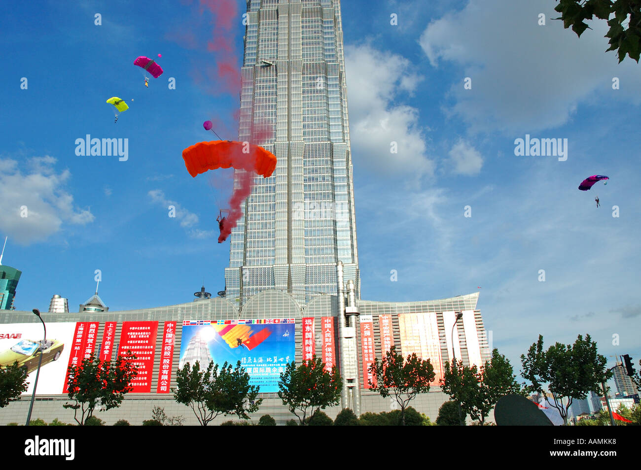 Base jump jin mao tower hyatt grand hotel shanghai hi-res stock ...