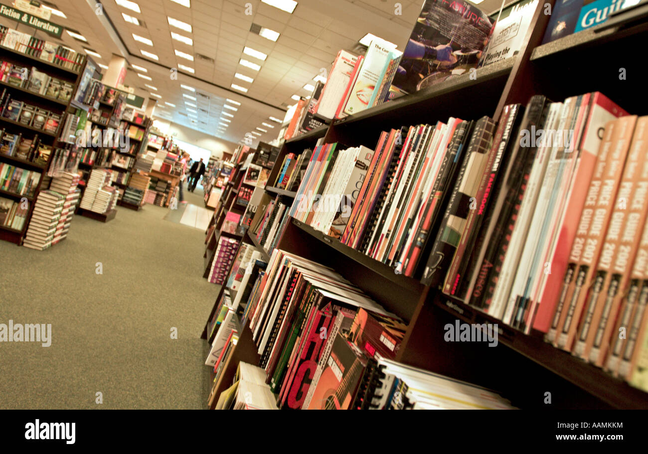 shelves of books in bookstore Stock Photo - Alamy