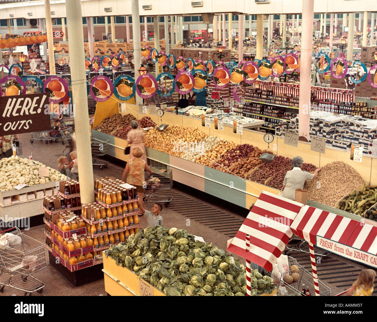 1960s supermarket hi-res stock photography and images - Alamy