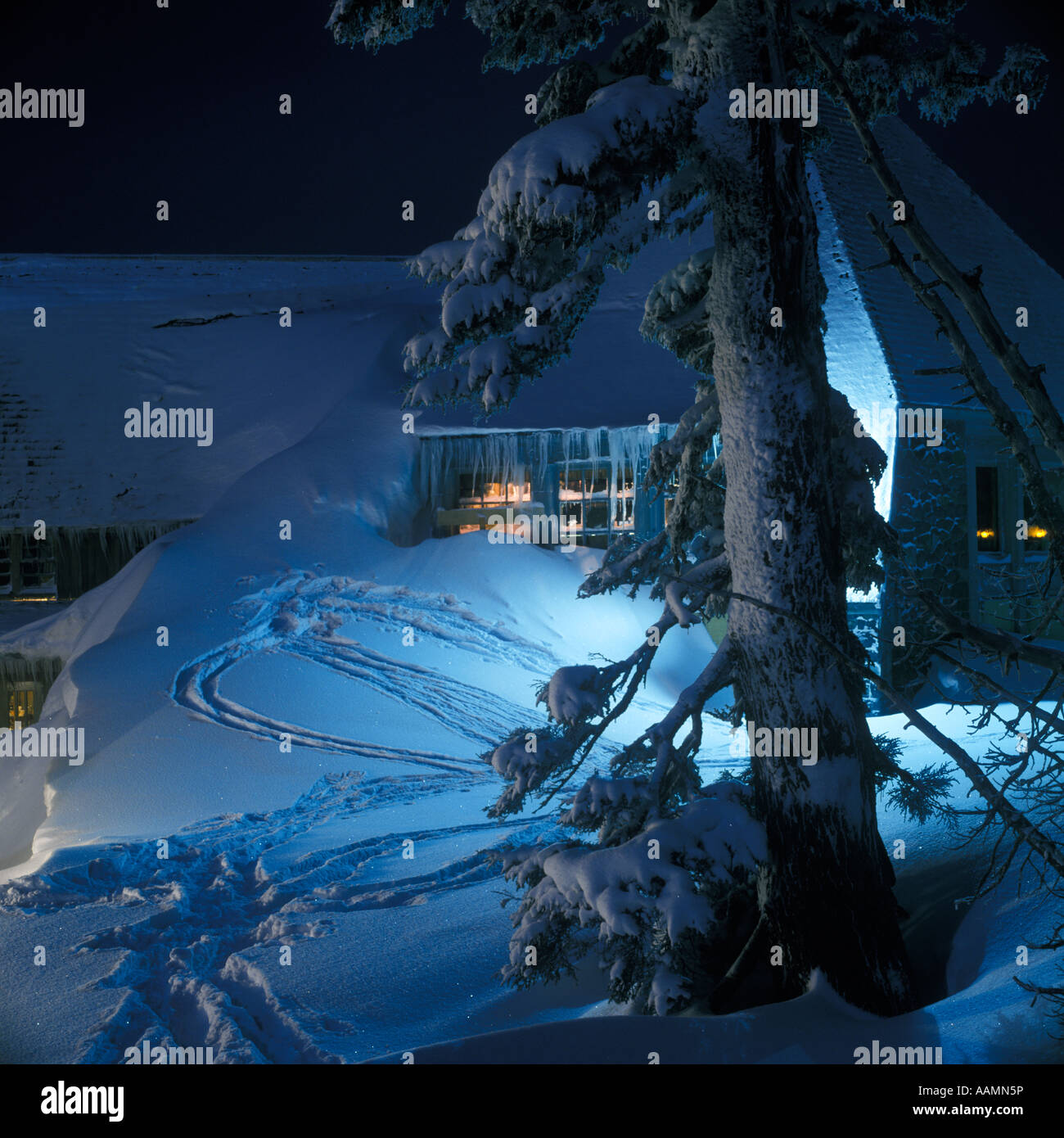 SNOW WINTER TIMBERLINE LODGE MOUNT HOOD OREGON MOUNTAIN Stock Photo - Alamy