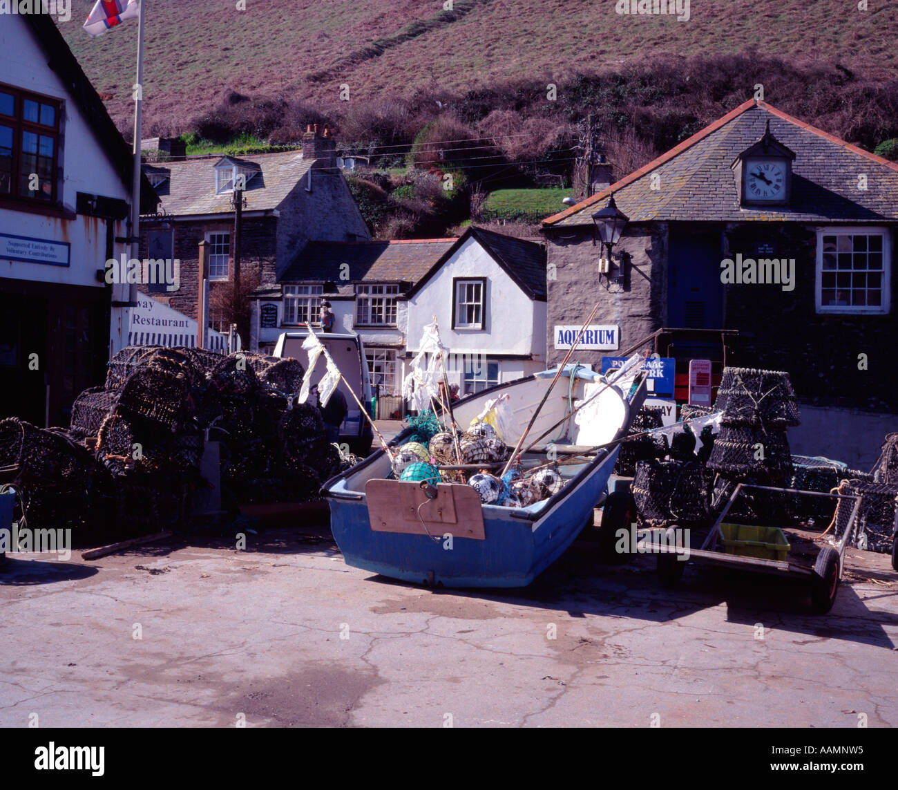 The harbour at low tide, Port Isaac, Cornwall, UK Stock Photo - Alamy