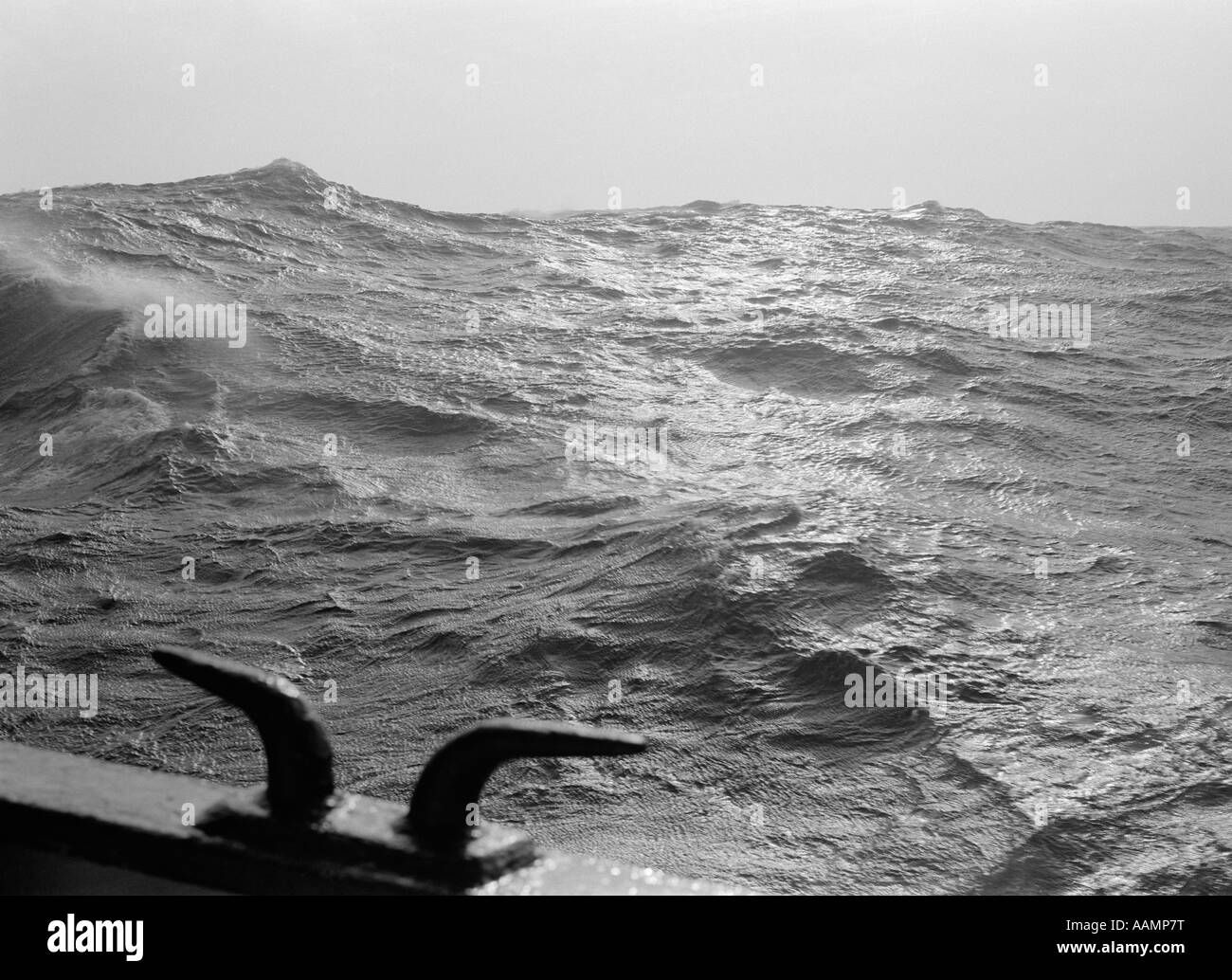 OCEAN WAVES REFLECTING SUN SEEN OFF OF SIDE OF BOAT Stock Photo - Alamy