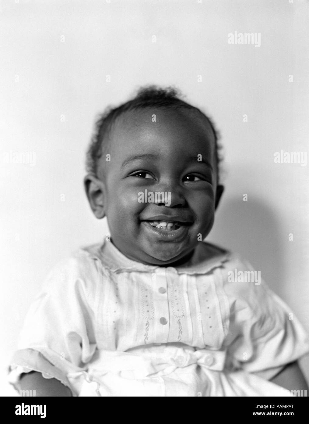 PORTRAIT CHILD LAUGHING HAPPY 1940s Stock Photo - Alamy