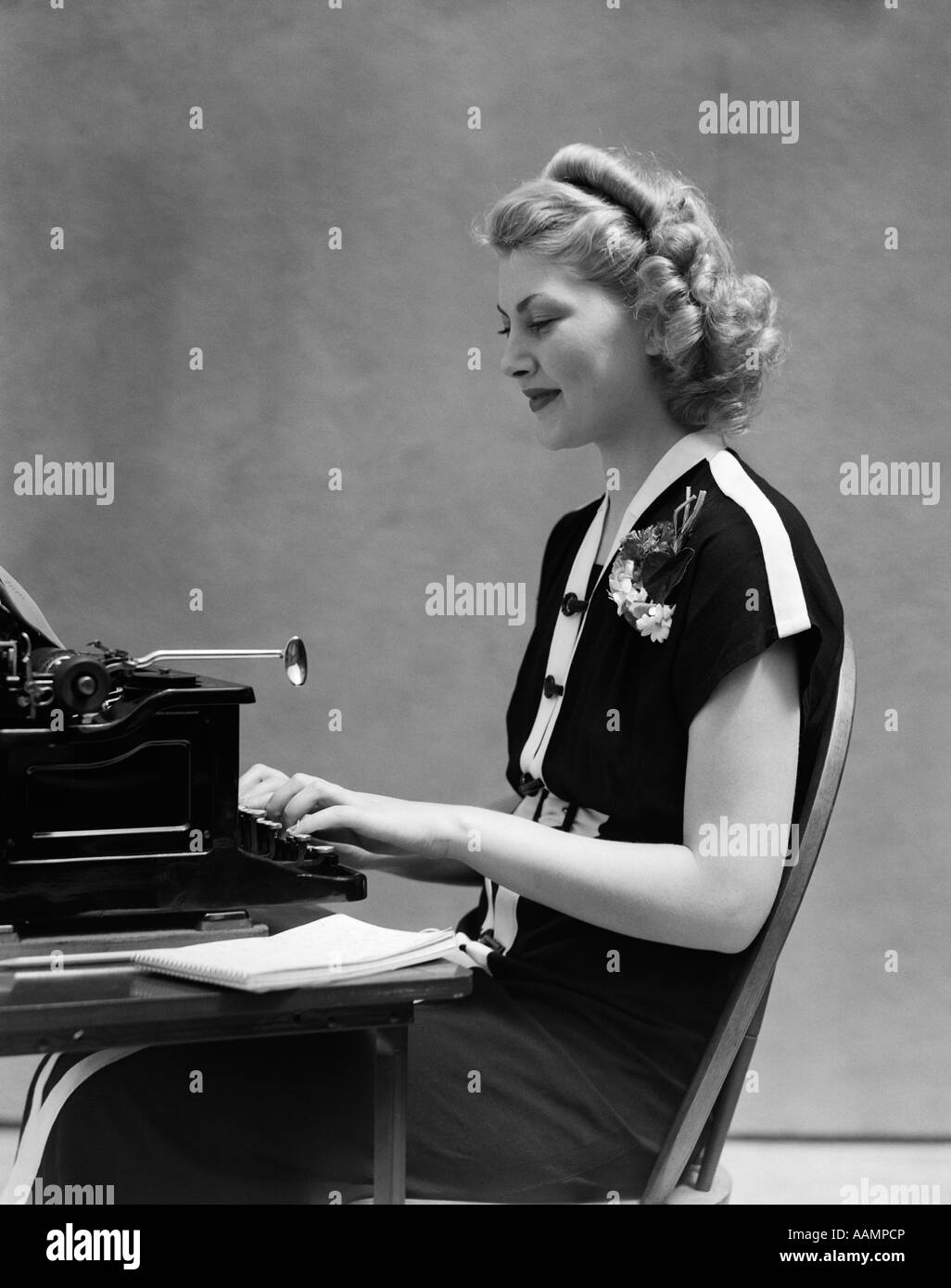 Secretary typist typewriter hi-res stock photography and images - Alamy