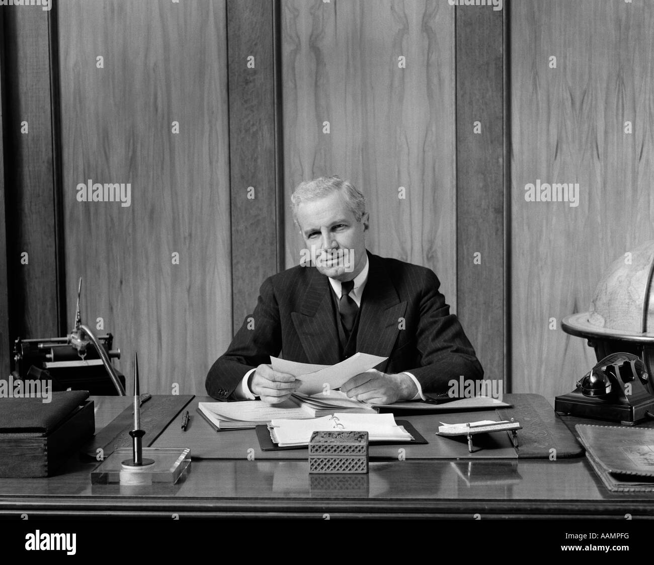 1940s man with typewriter hi-res stock photography and images - Alamy