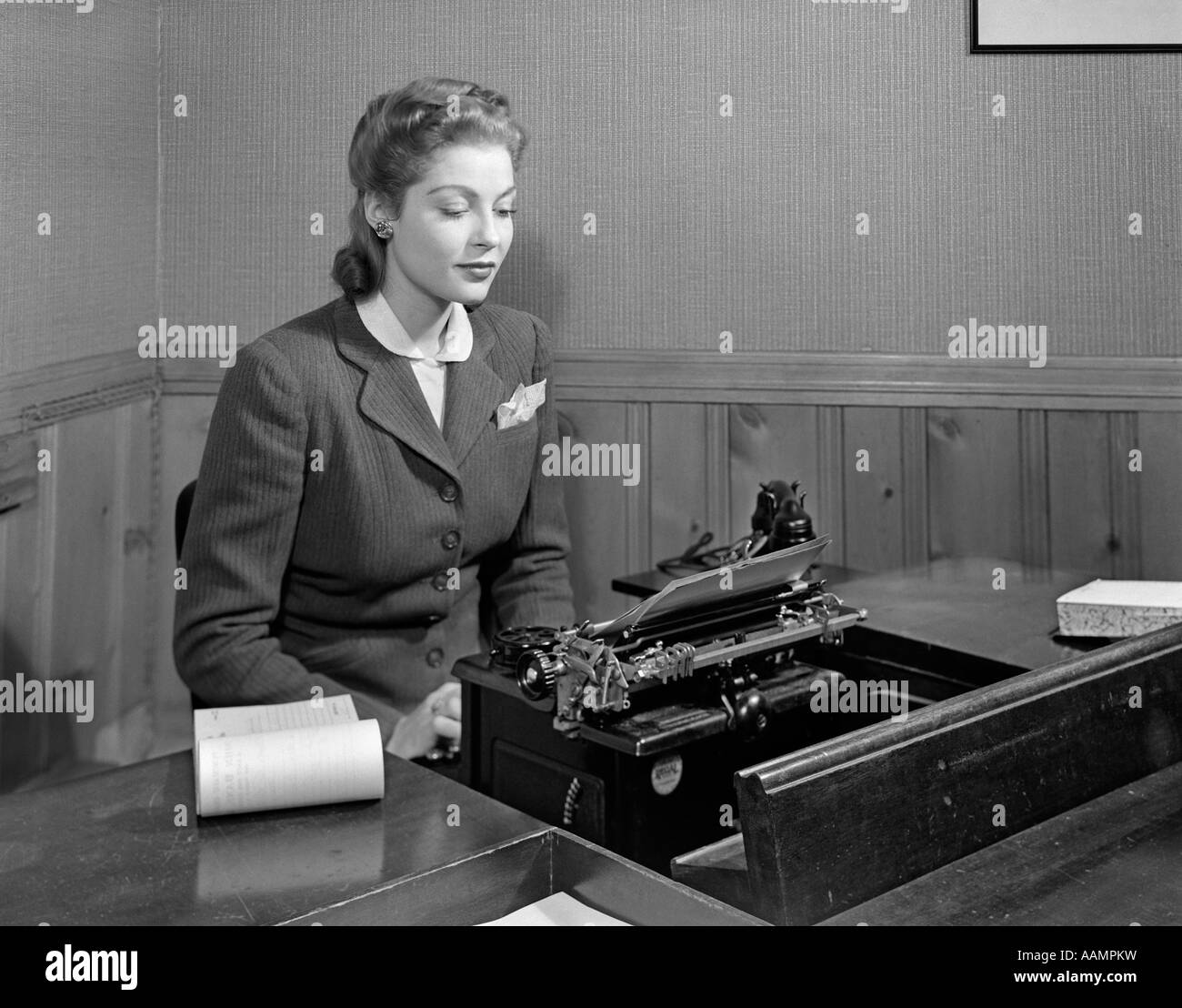 Typewriter vintage desk Black and White Stock Photos & Images - Alamy