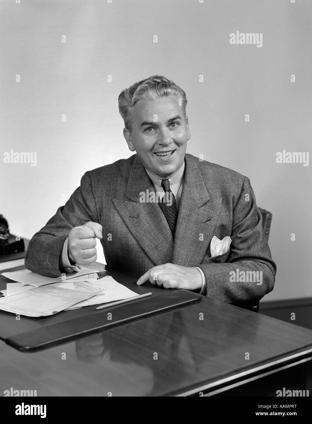 1940s man at his desk hi-res stock photography and images - Alamy