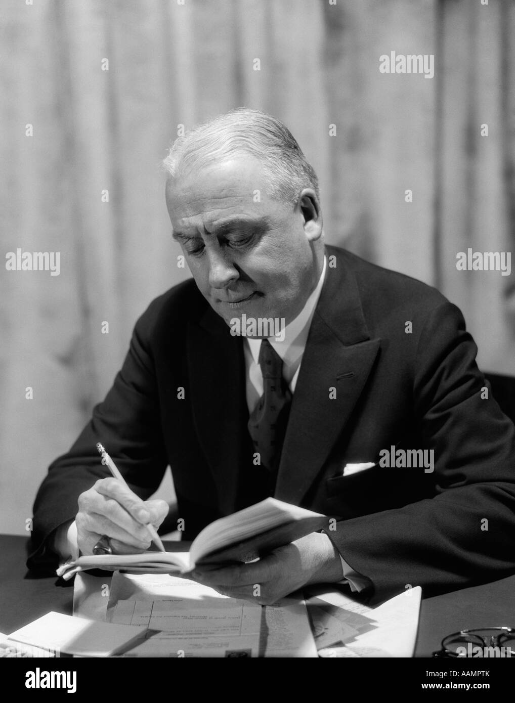Notes businessman Black and White Stock Photos & Images - Alamy