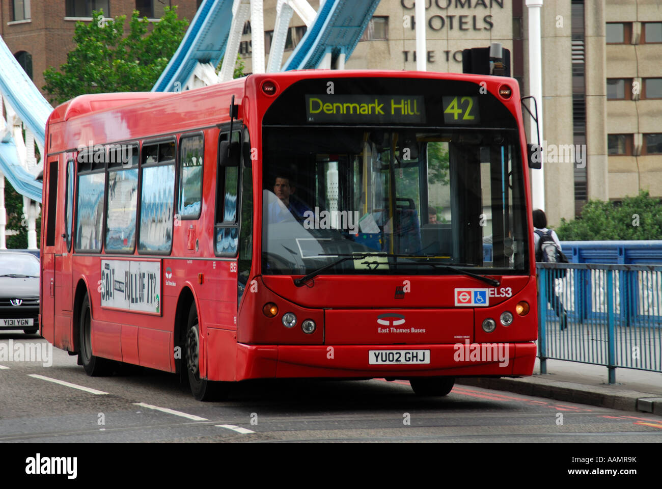LONDON BUS CROSSING LONDON'S FAMOUS TOWER BRIDGE Stock Photo - Alamy