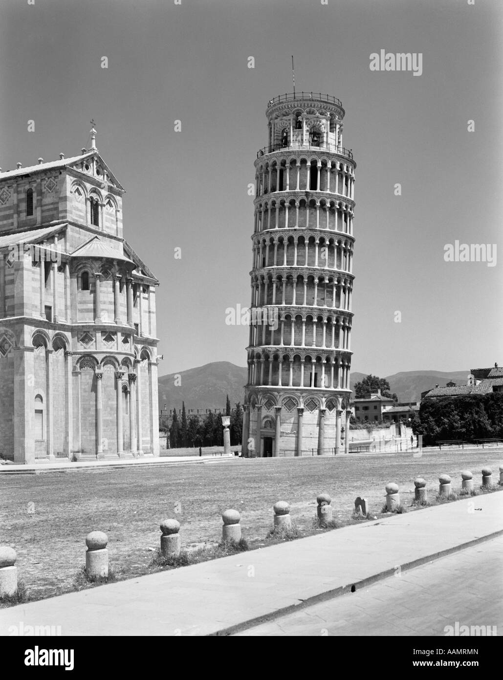 1940s leaning tower pisa hi-res stock photography and images - Alamy