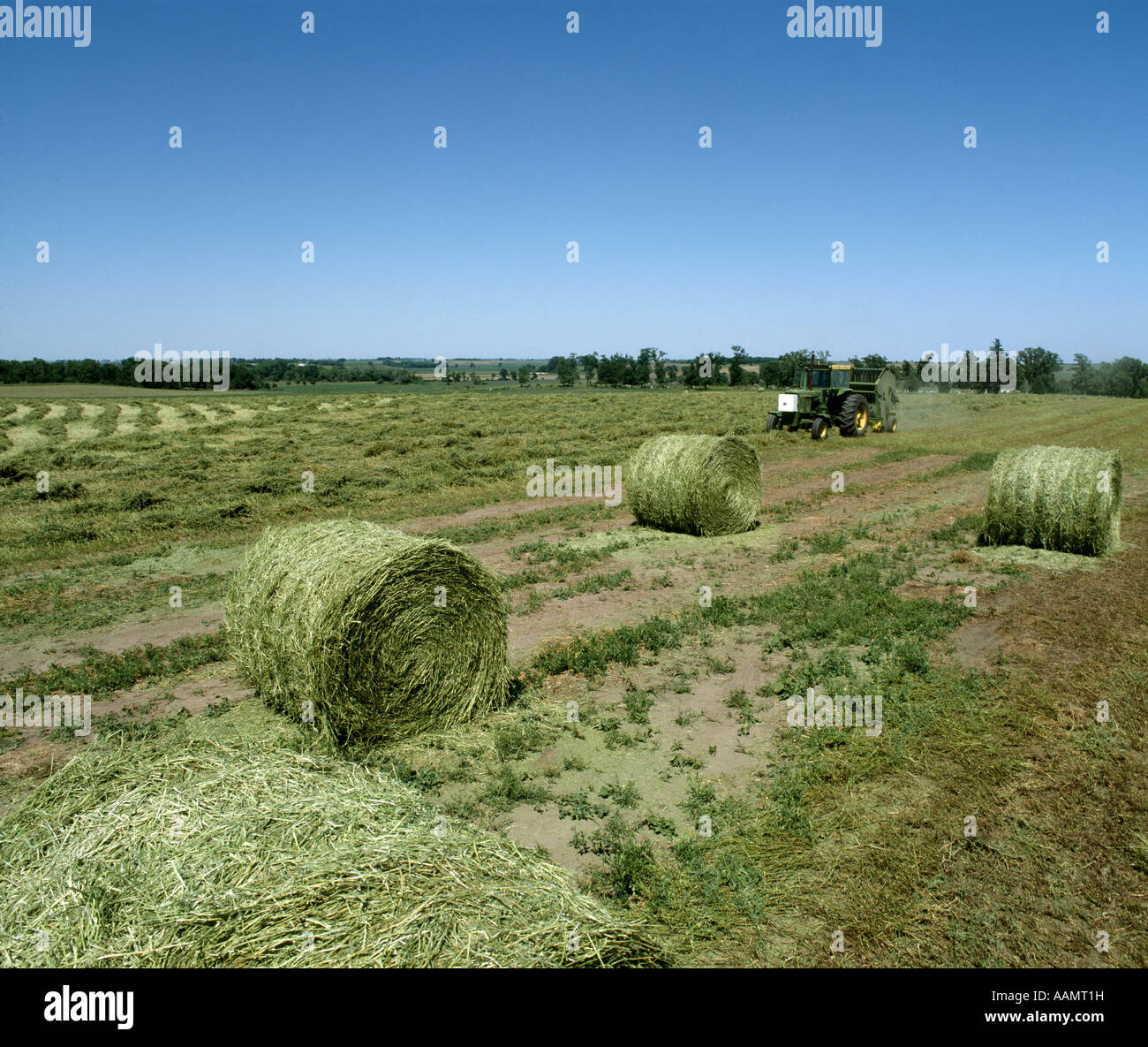 Iowa farms hay hi-res stock photography and images - Alamy
