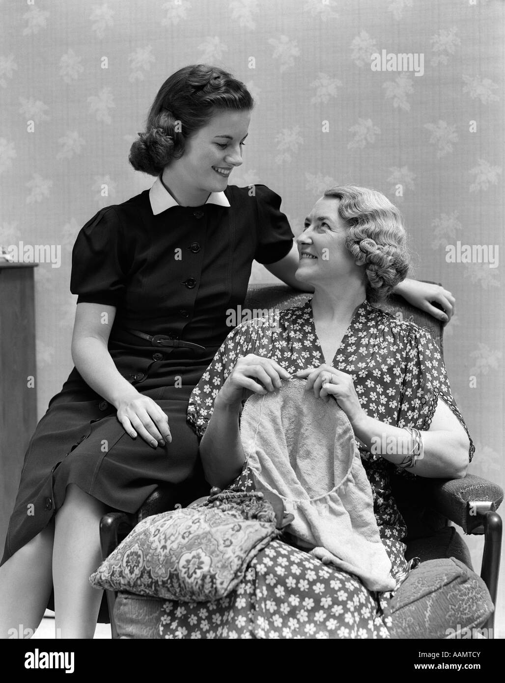 1940s TWO WOMEN MOTHER DAUGHTER SITTING ON CHAIR MOTHER KNITTING Stock ...