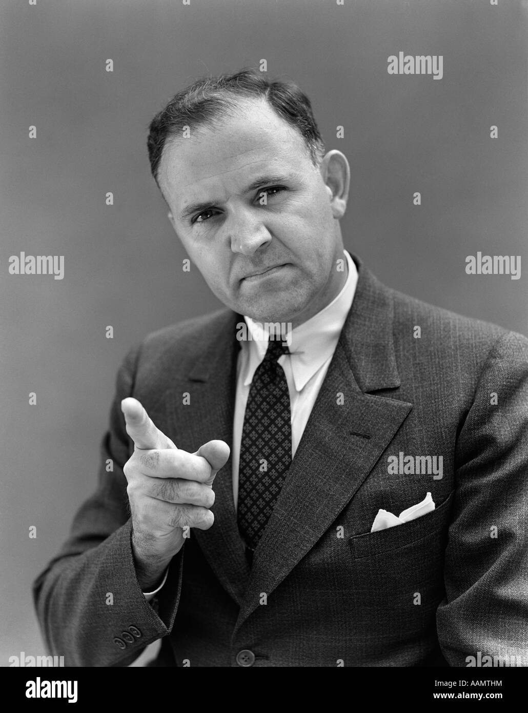 1940s 1950s SERIOUS MAN IN SUIT POINTING FINGER LOOKING AT CAMERA Stock ...