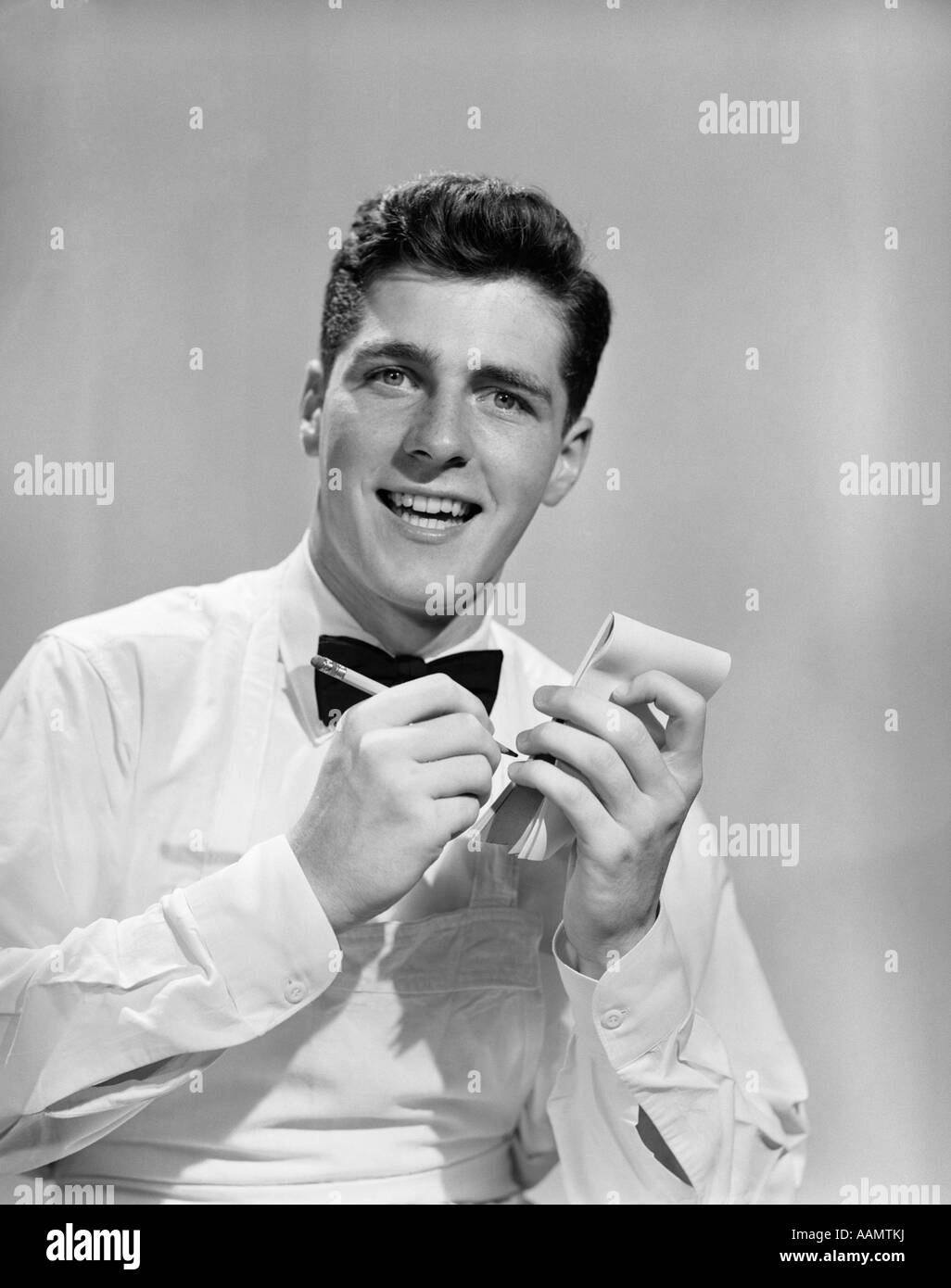 Grocery shopping 1950s hi-res stock photography and images - Alamy