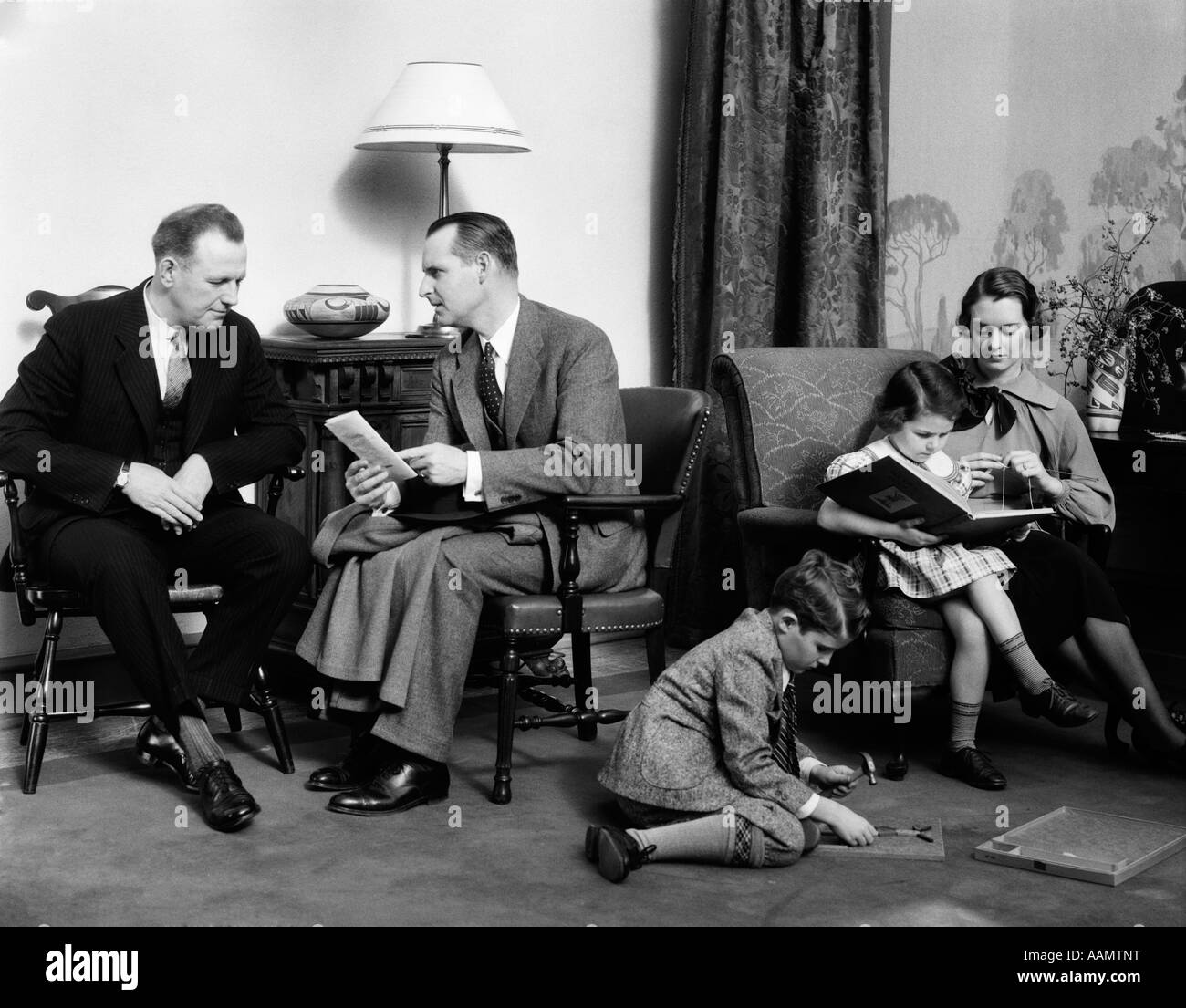 1930s FAMILY IN LIVING ROOM DAD TALKING INSURANCE SALESMAN MOM KNITTING ...