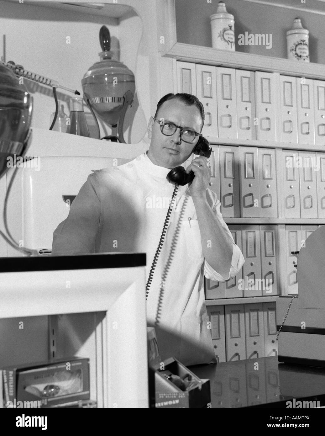 Pharmacist pharmaceutical Black and White Stock Photos & Images - Alamy