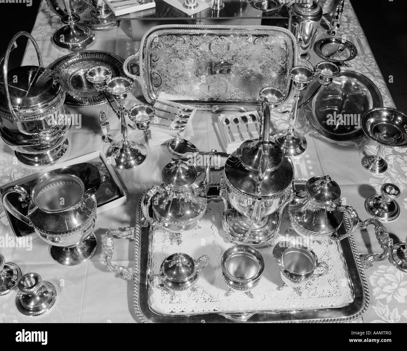 Gifts old fashioned old fashion old time hi-res stock photography and ...