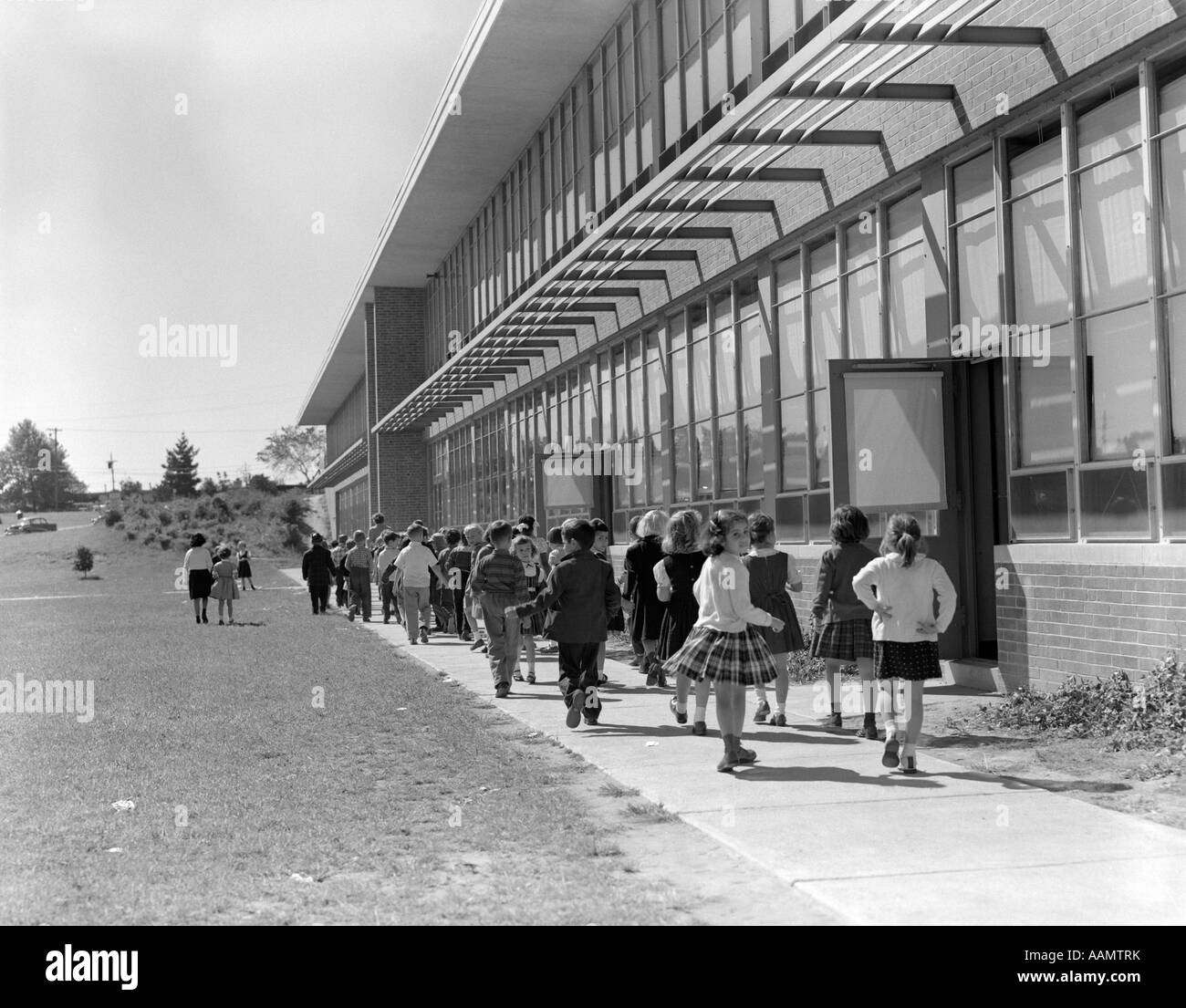 1950s school building hi-res stock photography and images - Alamy
