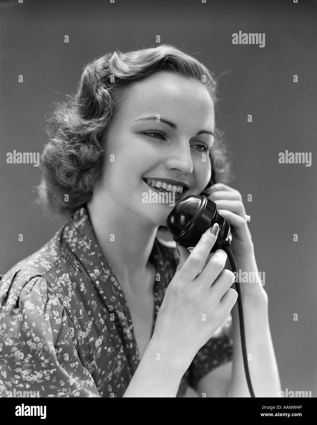 Speaking on telephone 1940's hi-res stock photography and images - Alamy