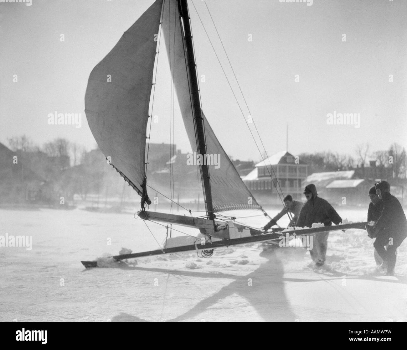 Four red sails hi-res stock photography and images - Alamy