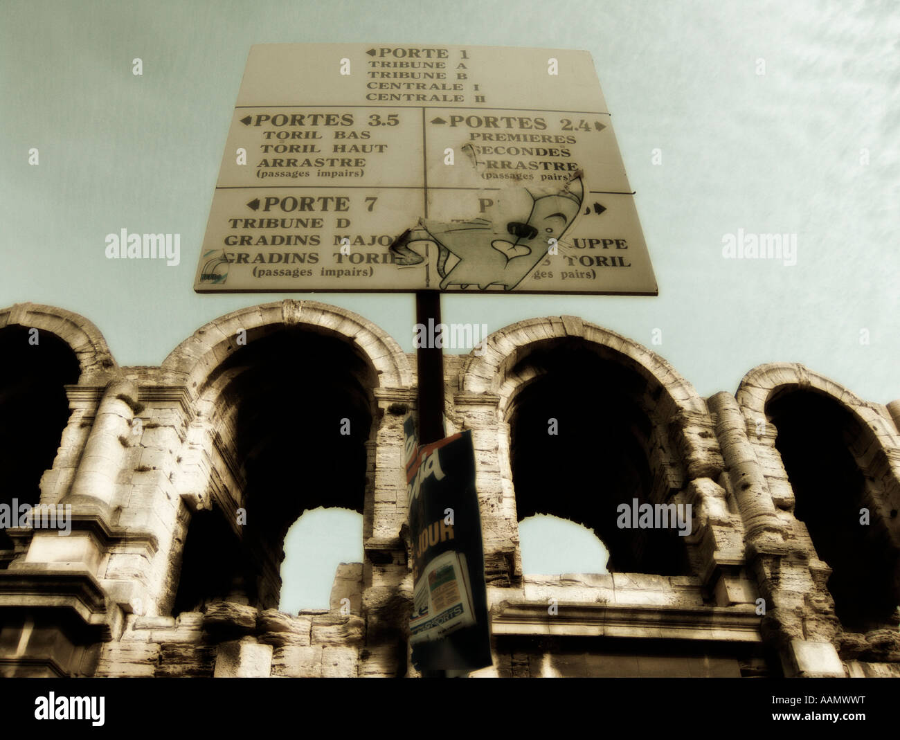 Roman amphitheatre aka arena arles hi-res stock photography and images ...