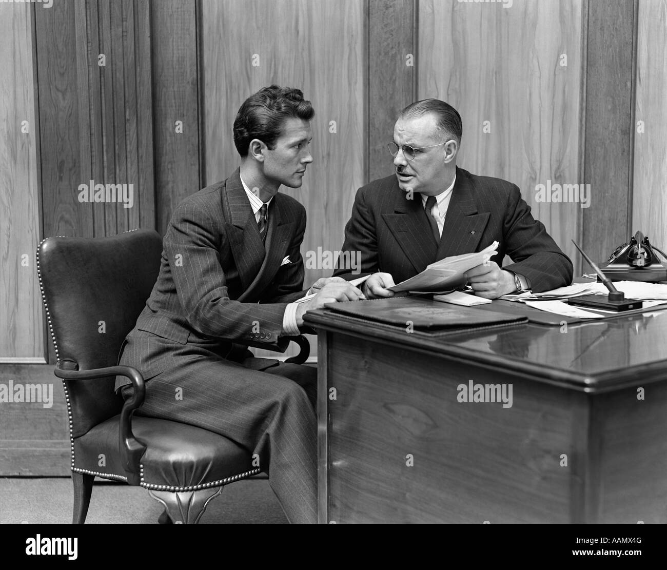 1940s men office desk work hi-res stock photography and images - Alamy