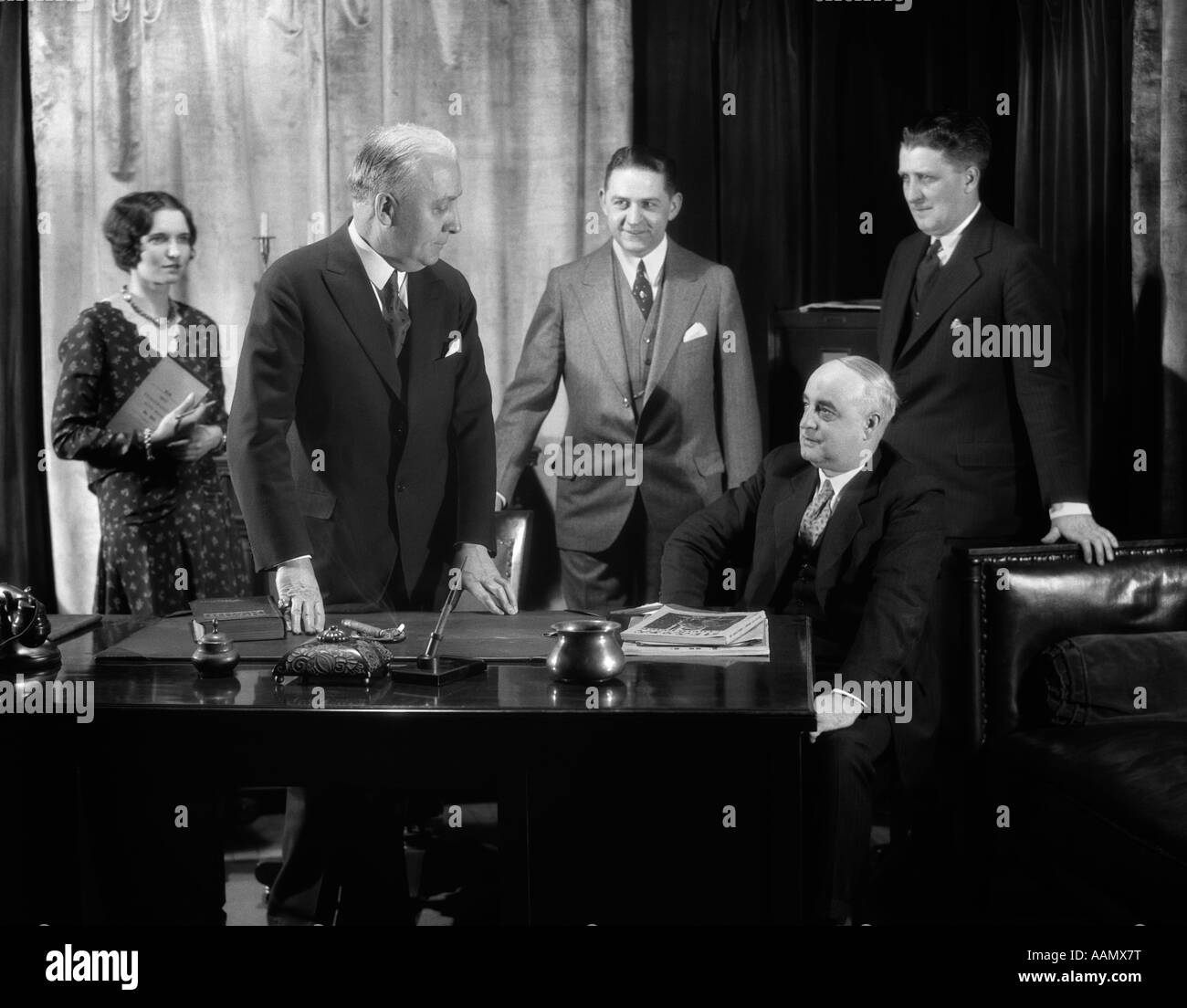 1930s RETRO MEETING MEN WOMAN DESK BUSINESS CONFERENCE Stock Photo - Alamy