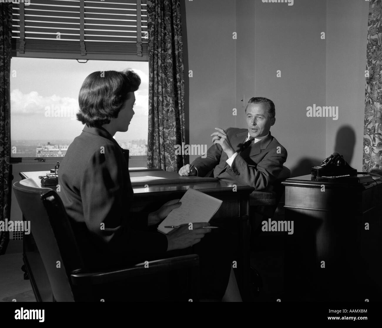 Dictation 1950s hi-res stock photography and images - Alamy