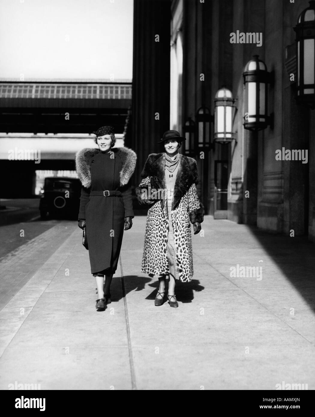 Railway station 1930s hi-res stock photography and images - Alamy