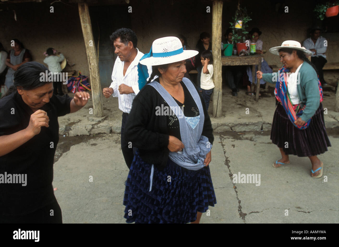 Traditional dress cochabamba bolivia hi-res stock photography and ...