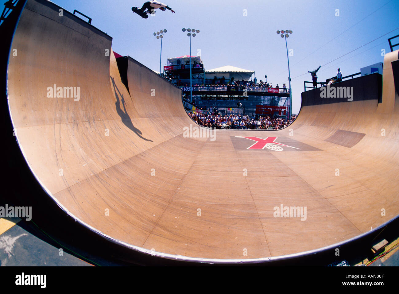 Skate boarding boarders boarder board hi-res stock photography and ...